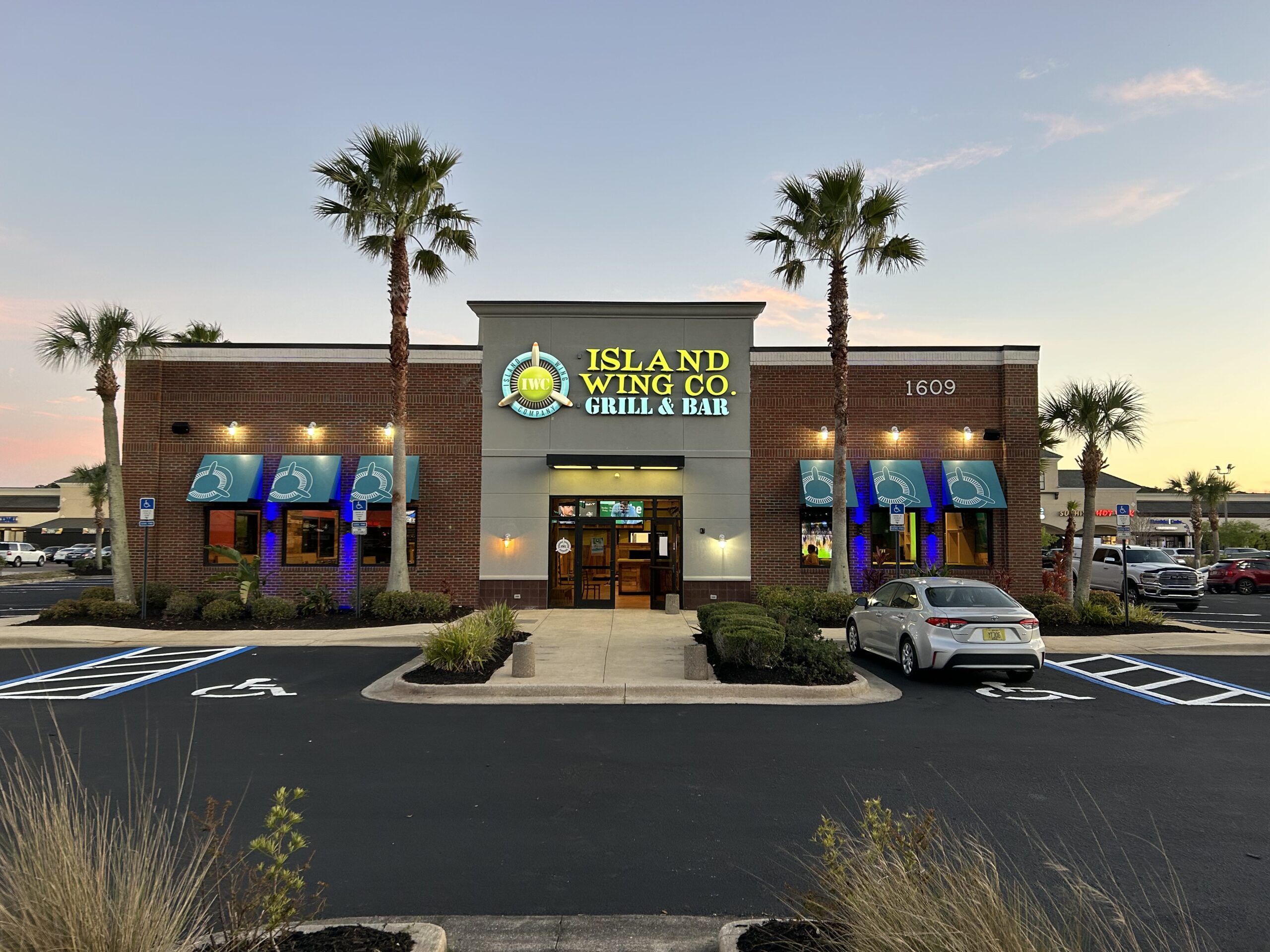 Island Wing Co. Grill & Bar Now Open in Fleming Island - Sleiman Enterprises